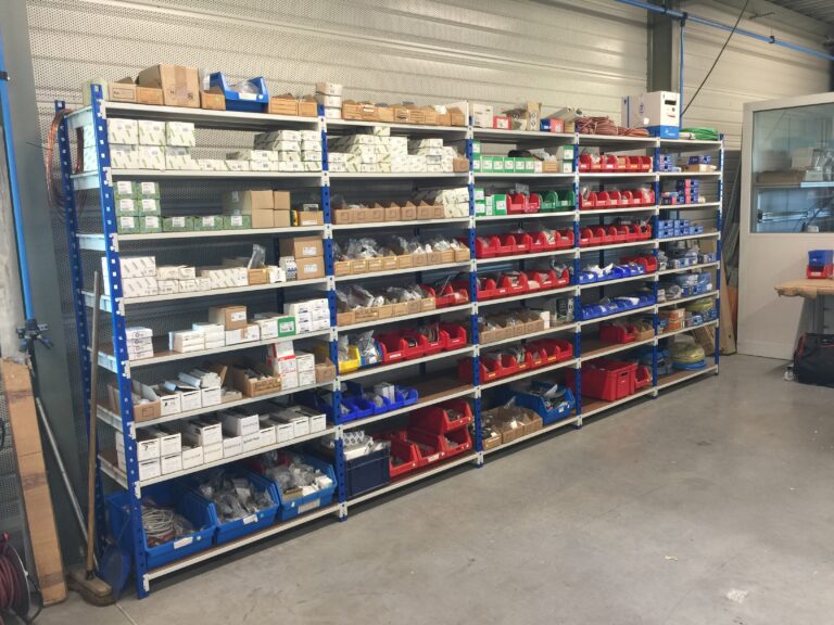 Rayonnage léger | Techni Rack France, le rayonnage de stockage